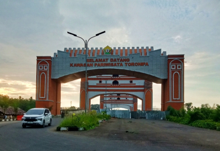 Empat Gerbang Berbaris, Icon Baru di Kota Kendari – Bursa Bisnis